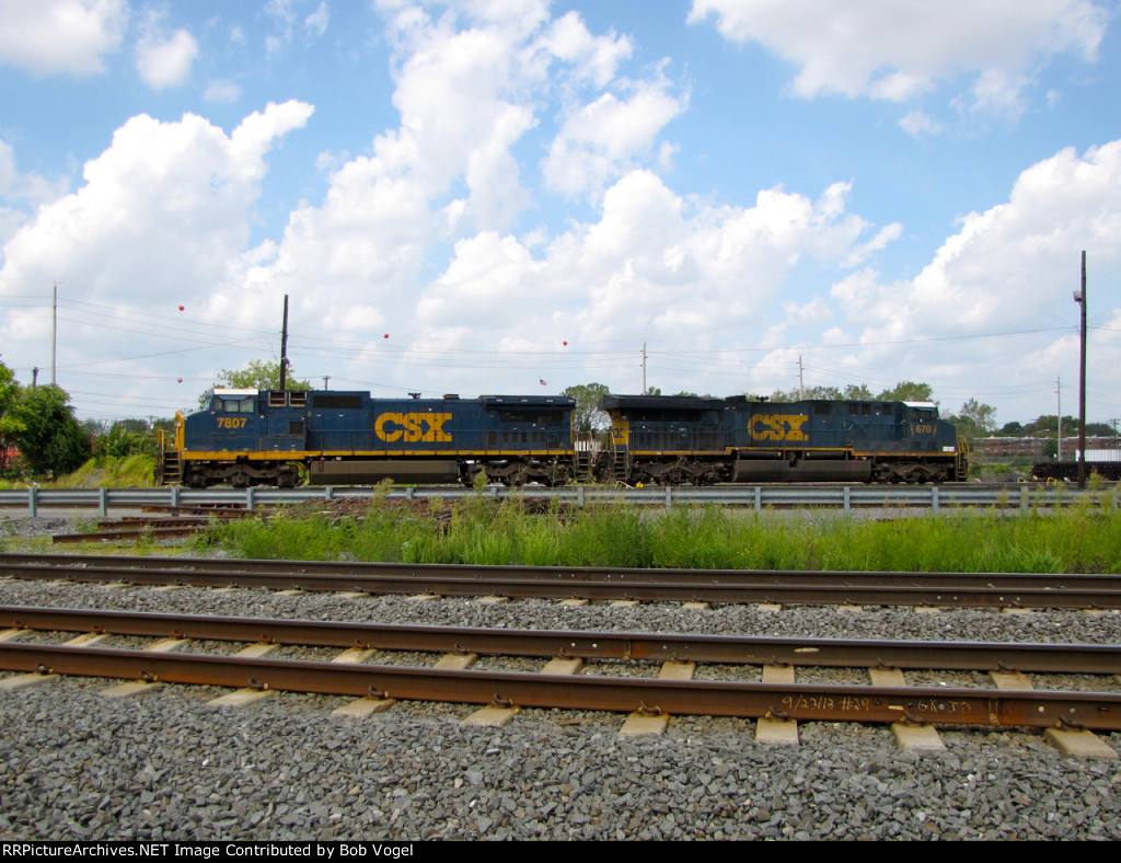 CSX 7807 and 670